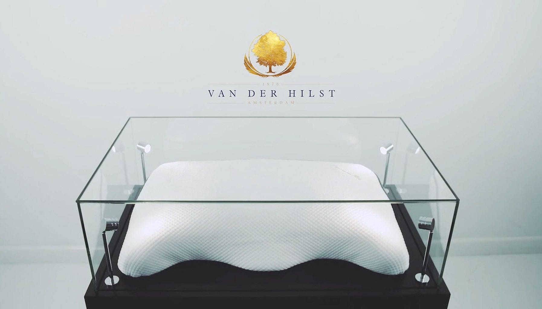 The world's most expensive pillow - the Tailormade Pillow Gold Edition ...