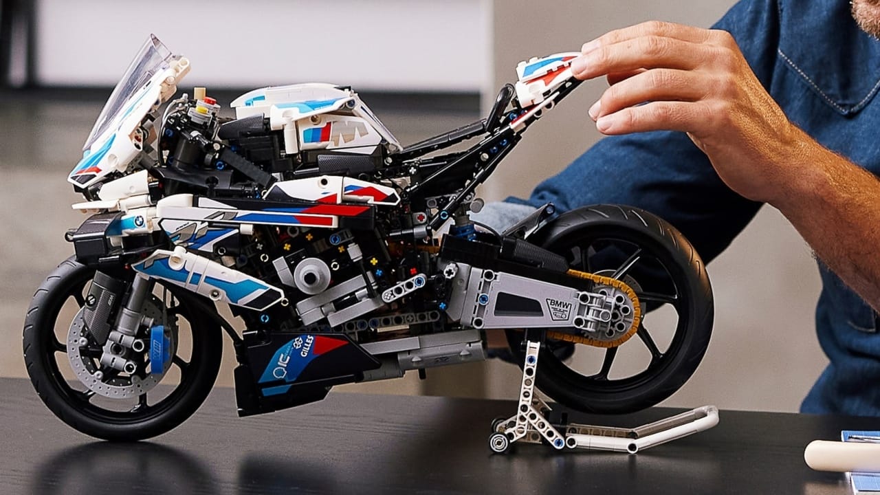 Lego's Model Of The BMW M 1000 RR Motorcycle Come With Working Gears ...